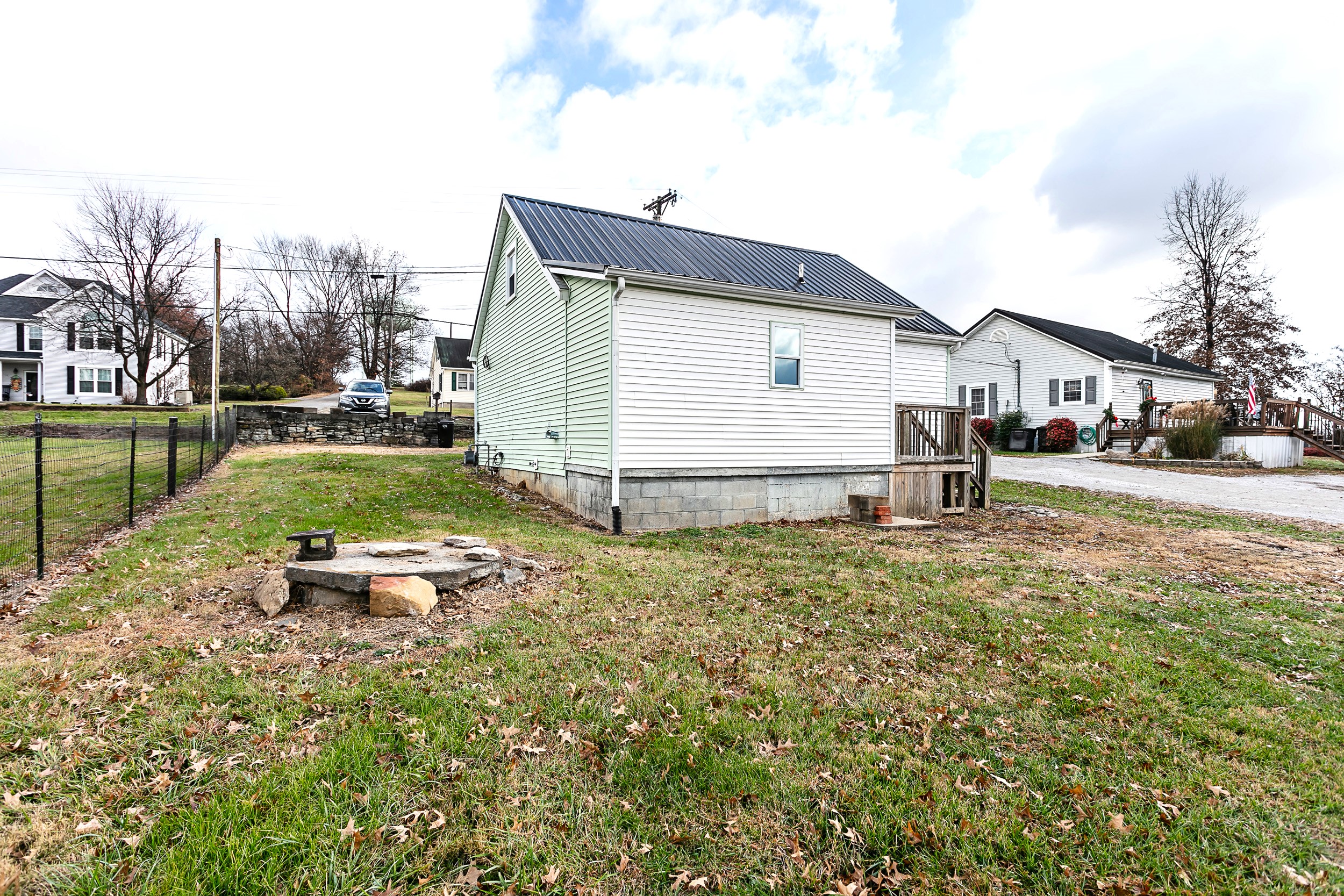 95 Holy Cross Road – Loretto – The Lancaster Agency